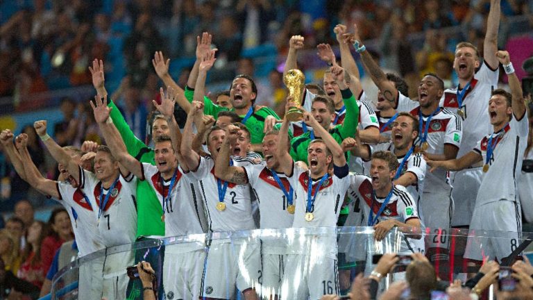¿Por qué se dice que "El Futbol es 11 vs 11 y siempre gana Alemania?"