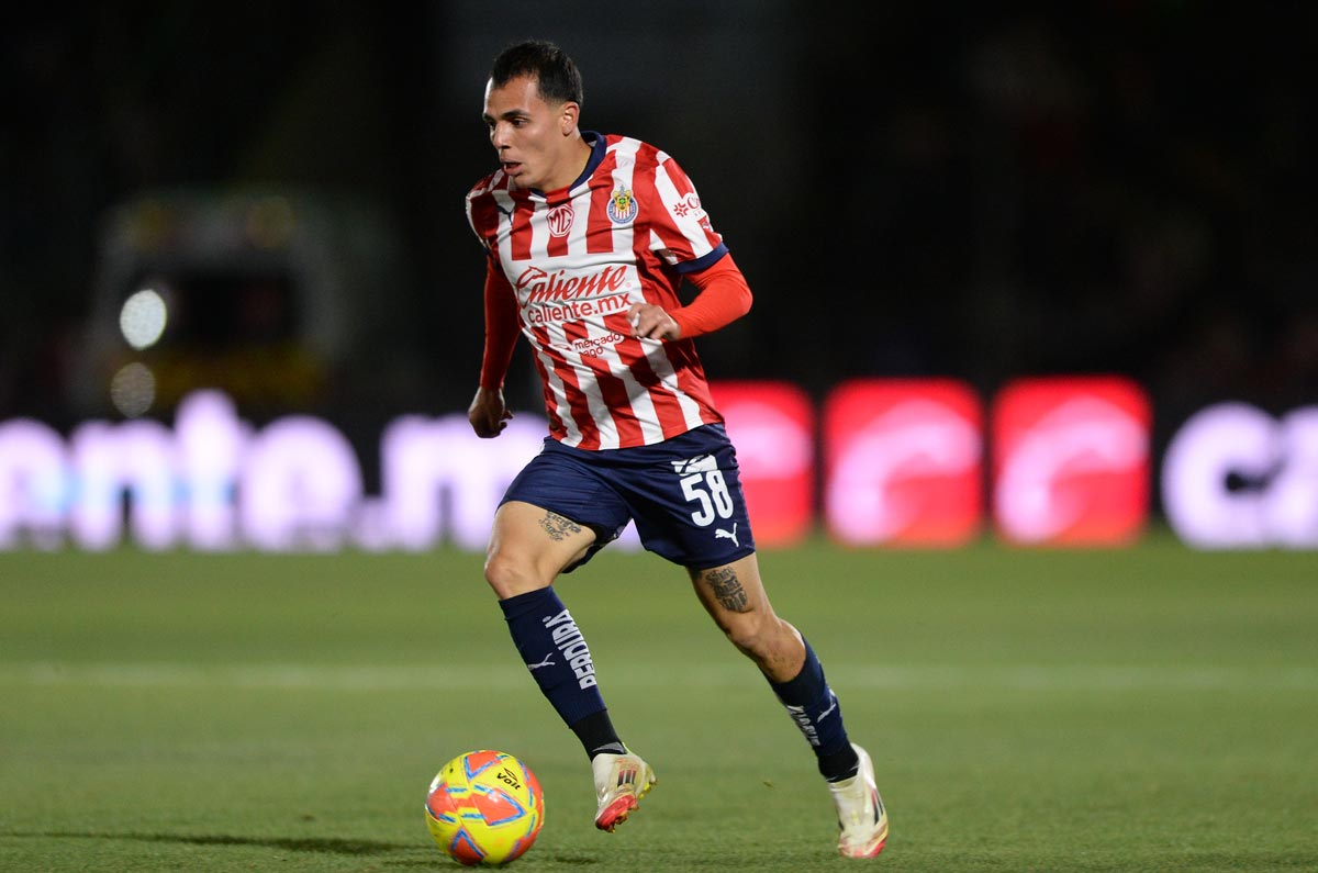 Chivas sigue sin conseguir renovación de Hugo Camberos