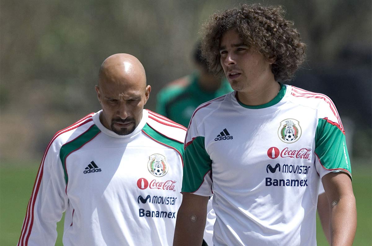 oscar-conejo-perez-guillermo-ochoa-seleccion-mexicana