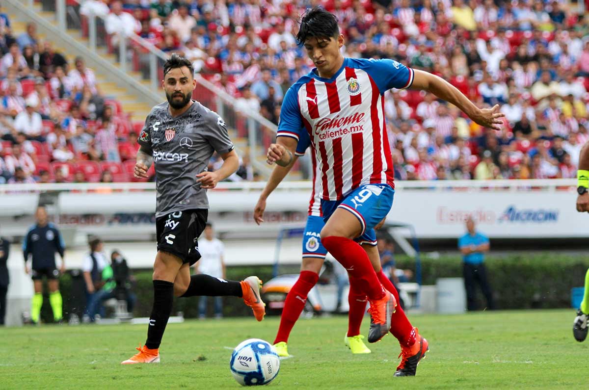 Alan Pulido define su destino tras ser borrado de Chivas