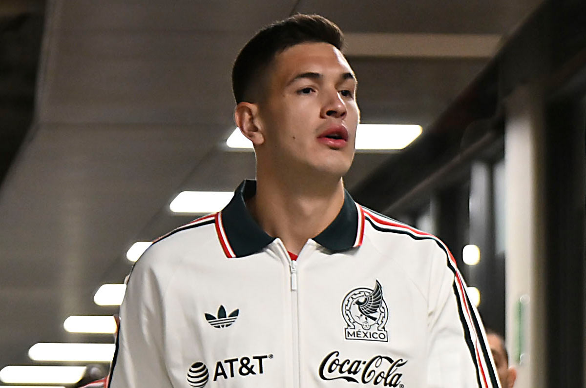 César Montes podría quedar fuera del Mundial 2026