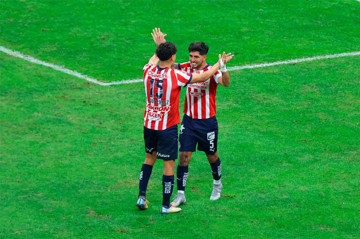 chivas-comienza-a-sumar-bajas-apertura-2026-